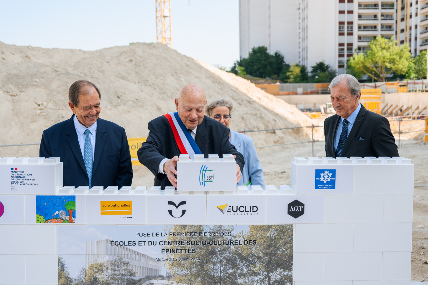 [Archive] Ecole des Epinettes : la première pierre a été posée ! | Issy ...